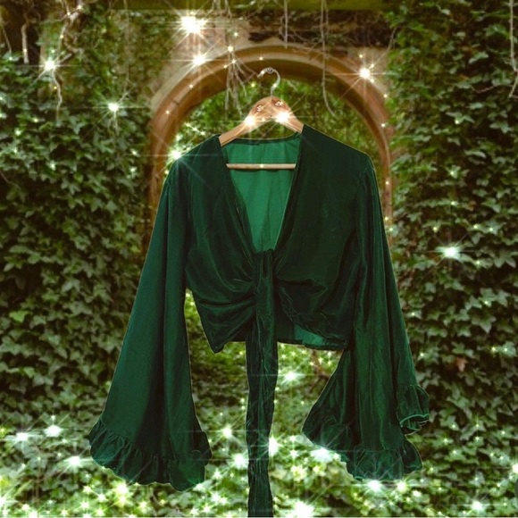 Tops | Stevie Nicks Top One Siz Bell Sleeve Velvet Top 7s Velvet Top ...